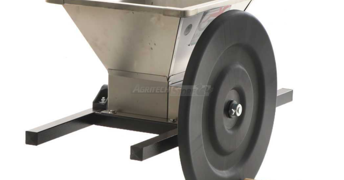 Manual stainless steel fruit press: efficient tradition