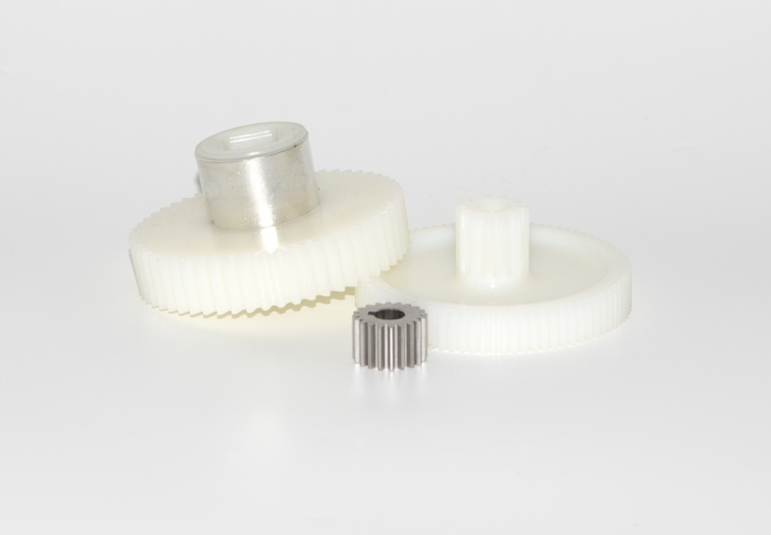 Par de engranes de nylon más engrane de hierro para motor Reber 0.30 HP